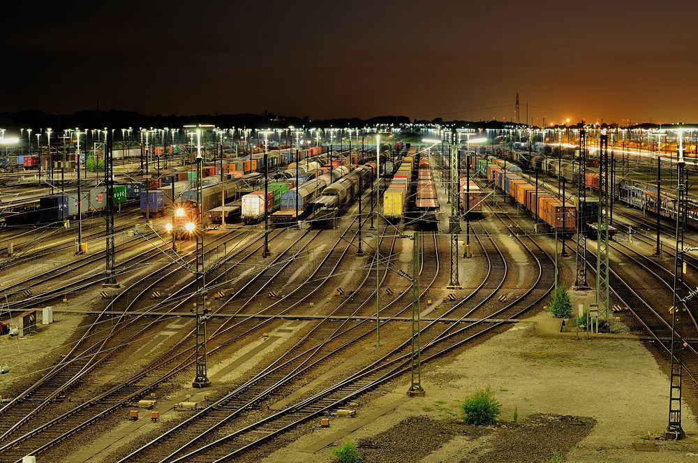 Maschen bei Nacht. Foto & Bild | gleise, eisenbahn, verkehr & fahrzeuge ...