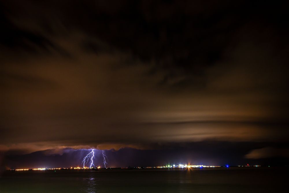 Massive Shelfcloud With Lightning @ Night Foto & Bild | australia ...