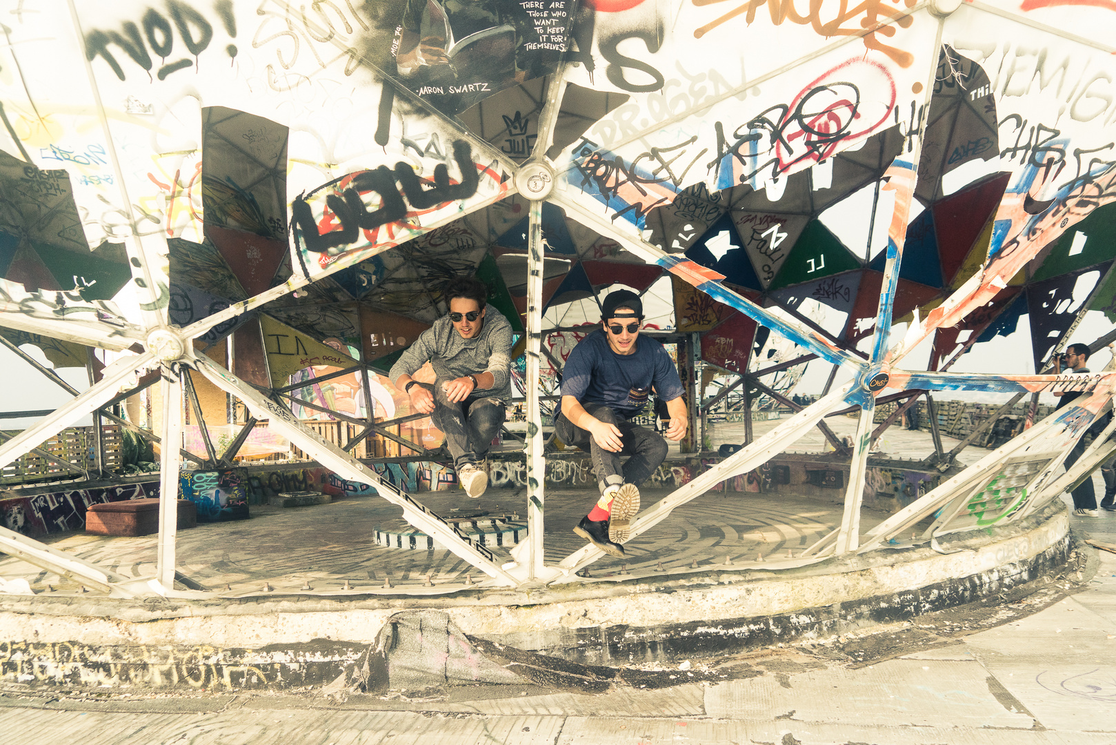 Mauerbau. Foto & Bild | berlin, alternative, teufelsberg Bilder auf ...