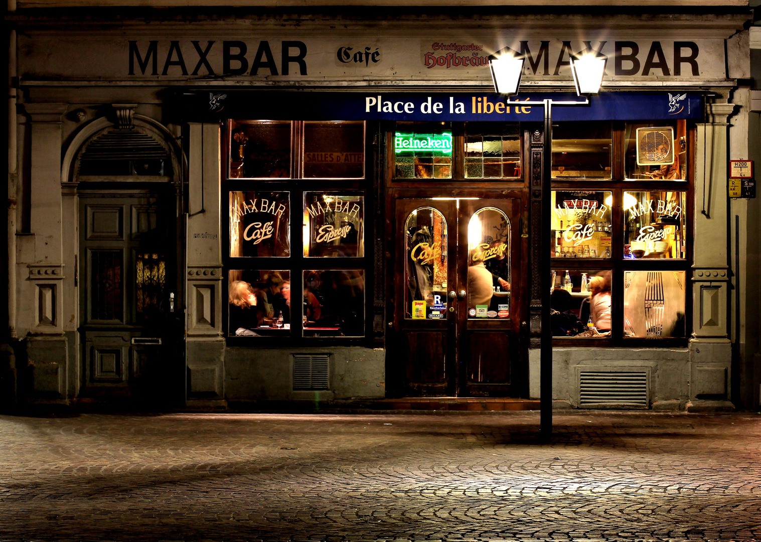 MAX BAR Foto & Bild | architektur, architektur bei nacht, motive Bilder ...