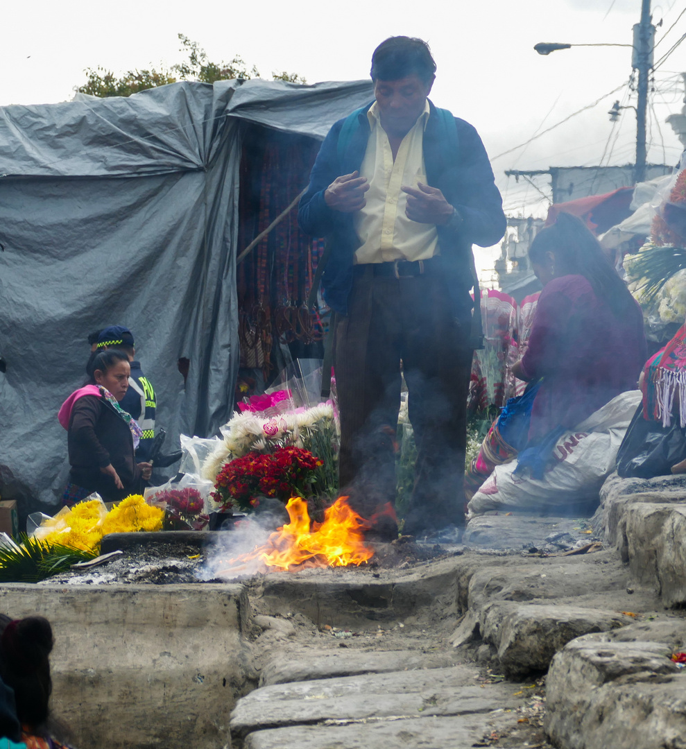 Maya-Mystic auf den Stufen zur Kirche Foto & Bild | north america ...