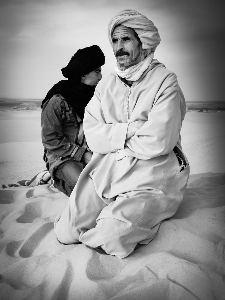 Meditierender Beduine Foto & Bild | menschen, dokumentation, outdoor ...