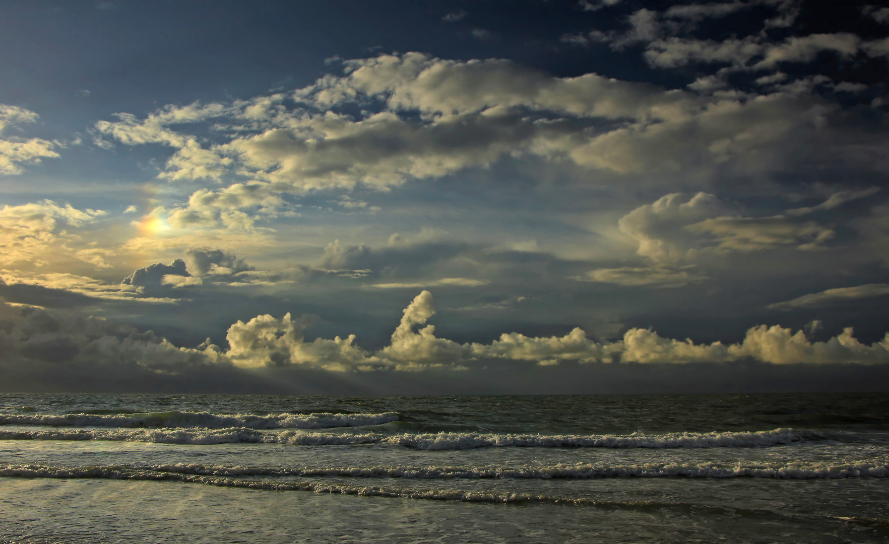 Meeresblick mit Halo Foto & Bild | sonnenuntergang, wasser, wolken ...