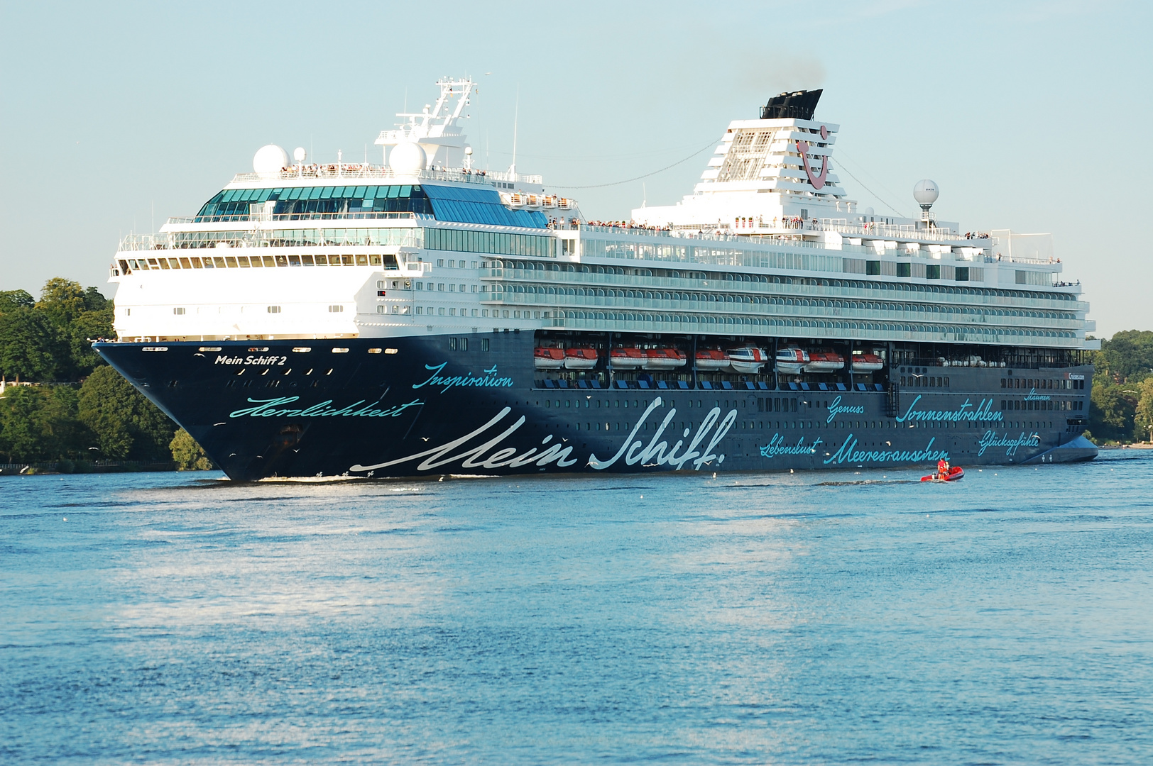 Mein Schiff 2 Foto & Bild | deutschland, europe, hamburg Bilder auf ...