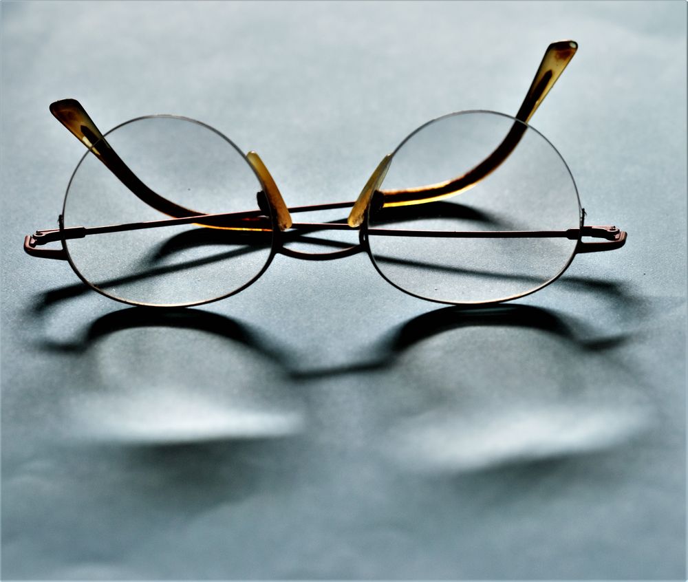 Meine Brille (I) Foto & Bild | stillleben, brille, technik Bilder auf ...