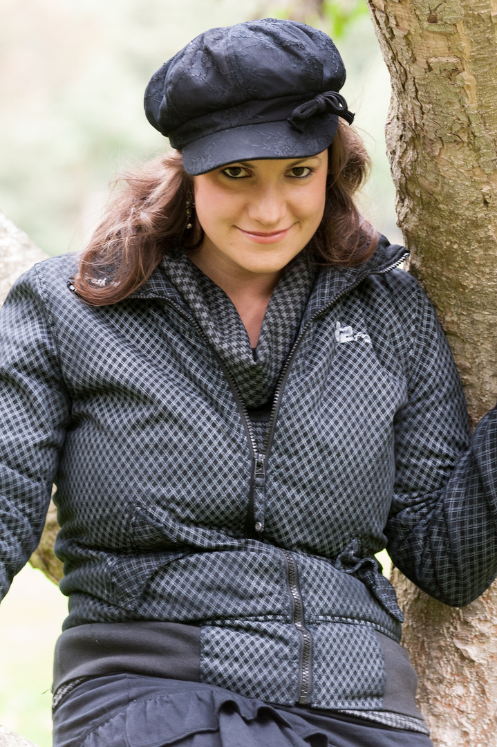 Melanie auf der Roseninsel zwischen den Ästen I Foto & Bild | outdoor ...