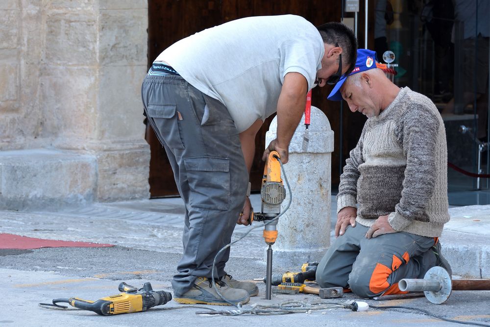 Men at work 2 - building worker Foto & Bild | menschen, arbeit ...