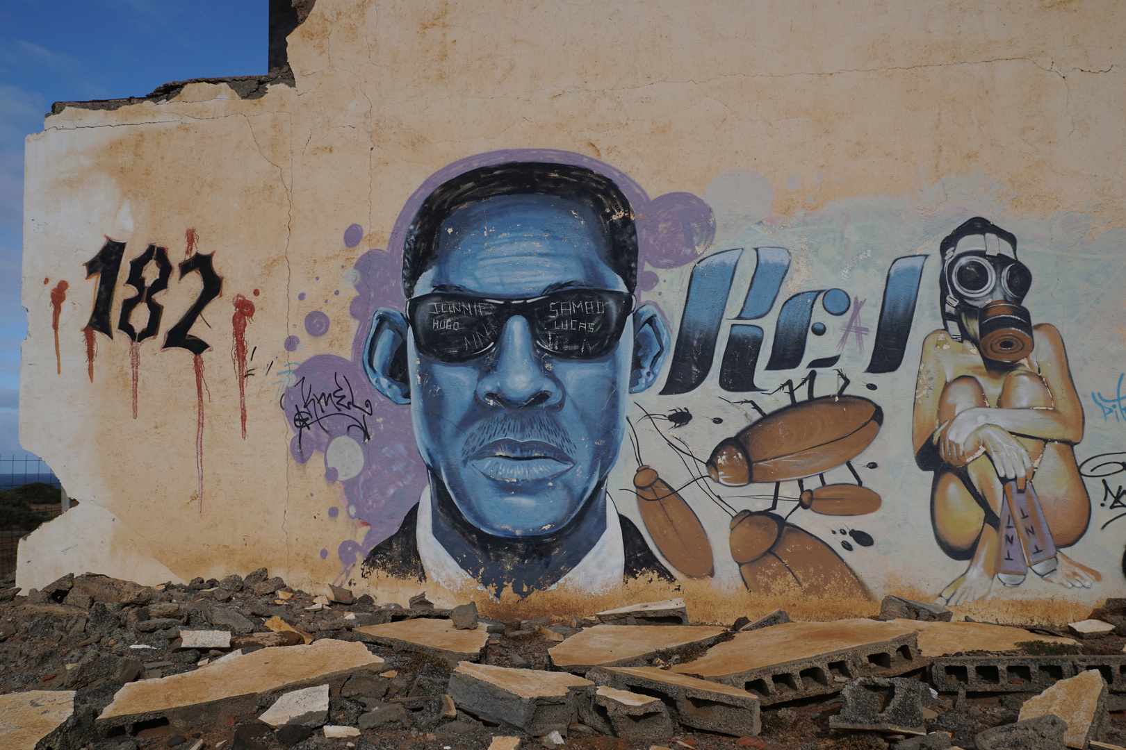 Men in blue Foto & Bild | spezial, marodes, lost places Bilder auf ...