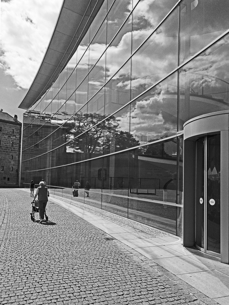 Mensch und Architektur Foto & Bild | architektur, streetfotografie mit menschen, fotokunst ...