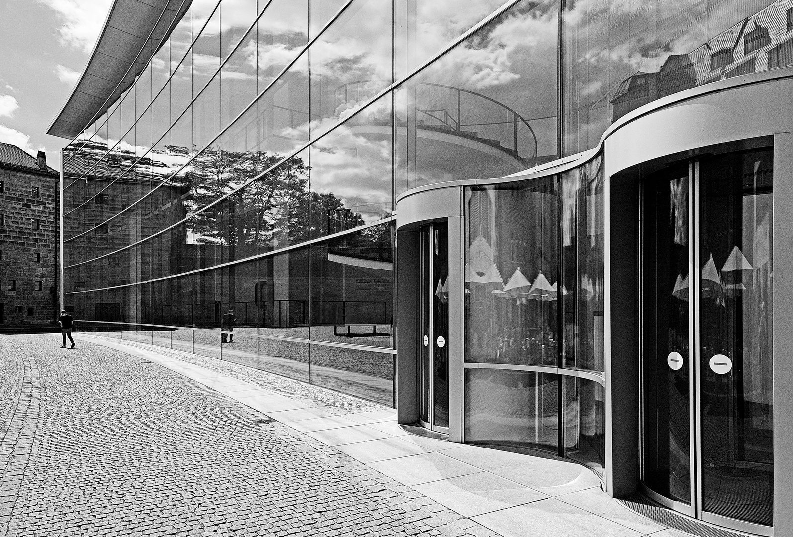 Mensch und Architektur Foto & Bild | architektur, streetfotografie mit menschen, fotokunst ...