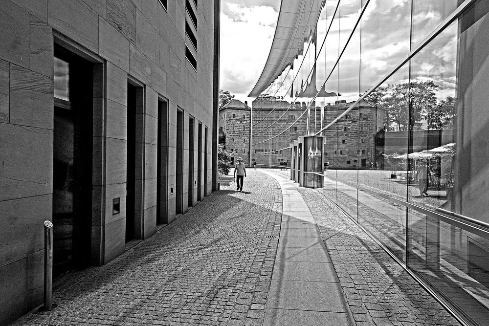 Mensch und Architektur Foto & Bild | architektur, streetfotografie mit menschen, fotokunst ...