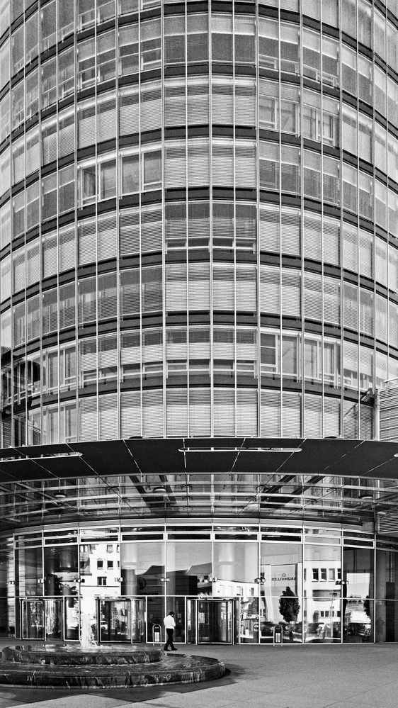 Mensch und Architektur Foto & Bild | architektur, streetfotografie mit menschen, fotokunst ...