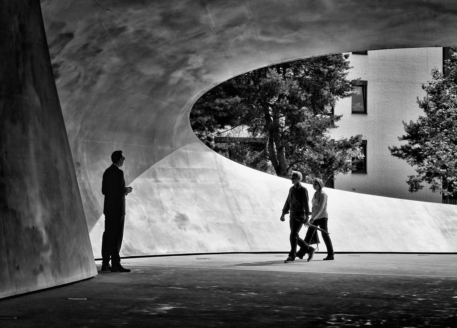 Mensch und Architektur Foto & Bild | streetfotografie mit menschen, street sw, sw Bilder auf ...