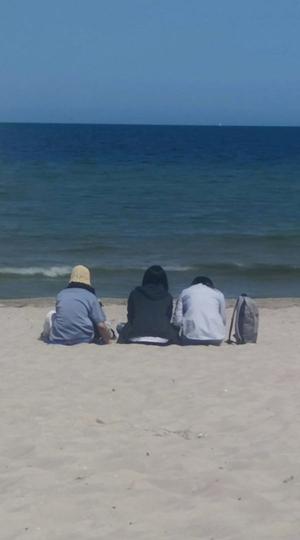 Menschen am Strand Foto & Bild | beach, ostsee, meer Bilder auf ...