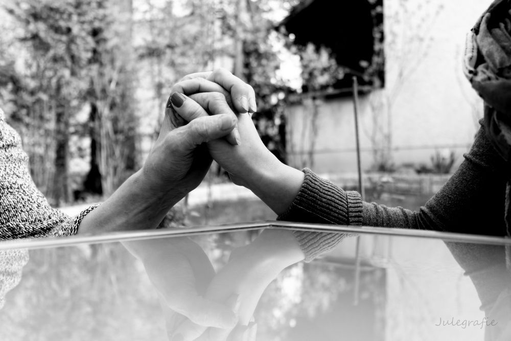 Menschen Hand in Hand. Foto & Bild | archiv, a r c h i v aktuell ...
