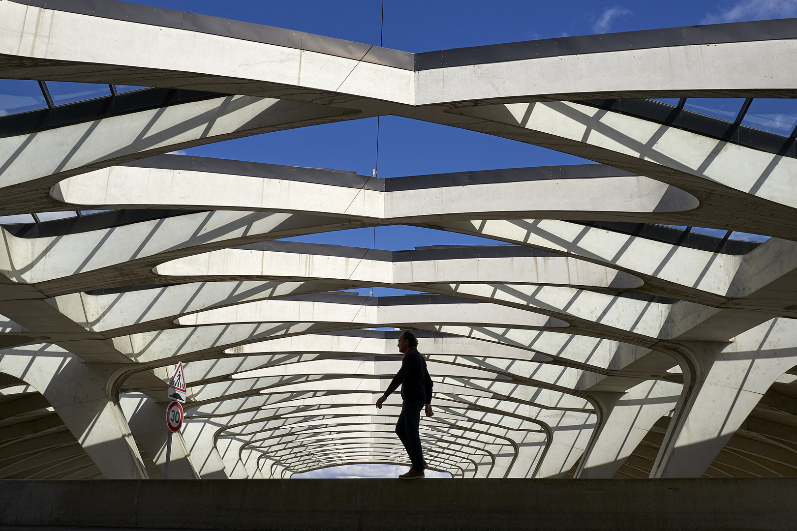 Menschen und Architektur Foto & Bild | architektur, verkehr, motive Bilder auf fotocommunity