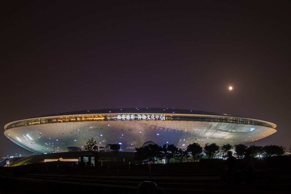 Mercedes Benz Arena in Shanghai bei Nacht Foto & Bild | asia, china ...