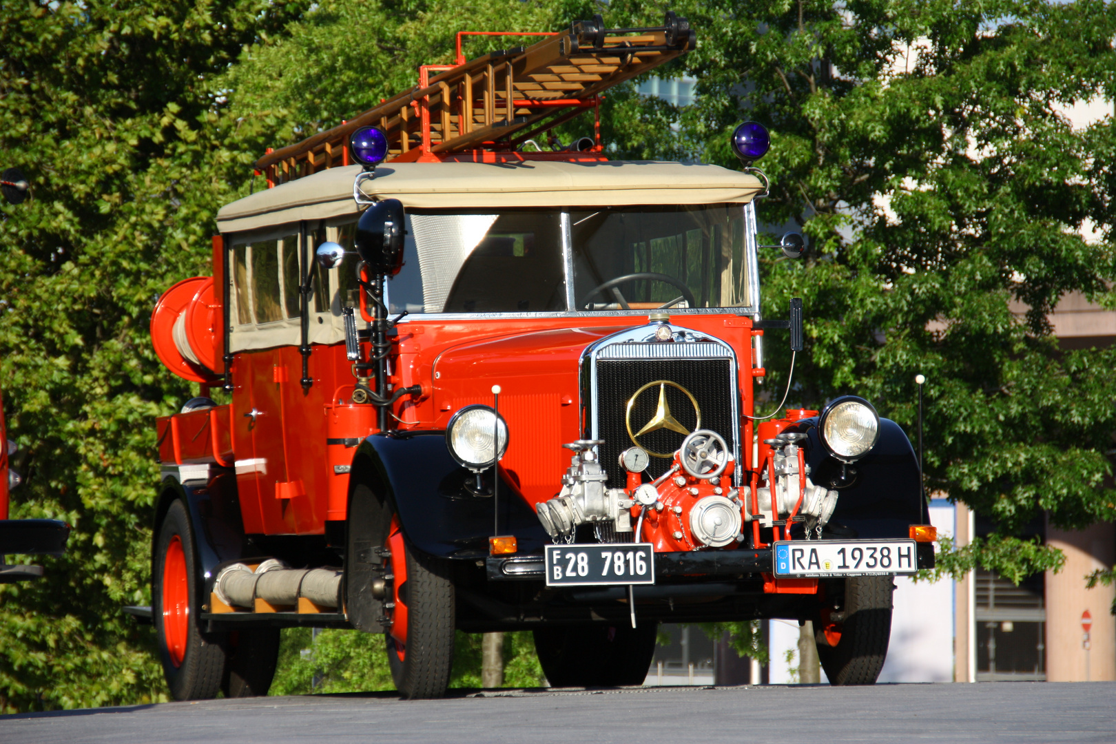 Mercedes-Benz Feuerwehr-Oldtimer Foto & Bild | autos & zweiräder ...