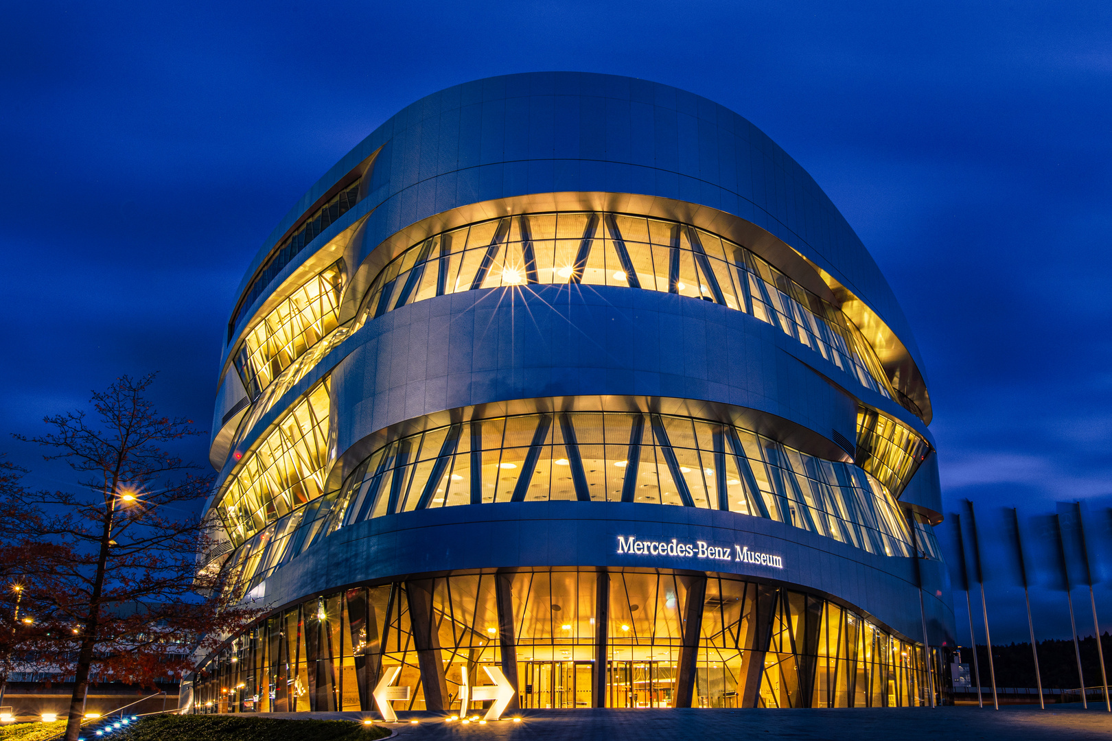 Mercedes-Benz Museum Foto & Bild | city, night, world Bilder auf ...