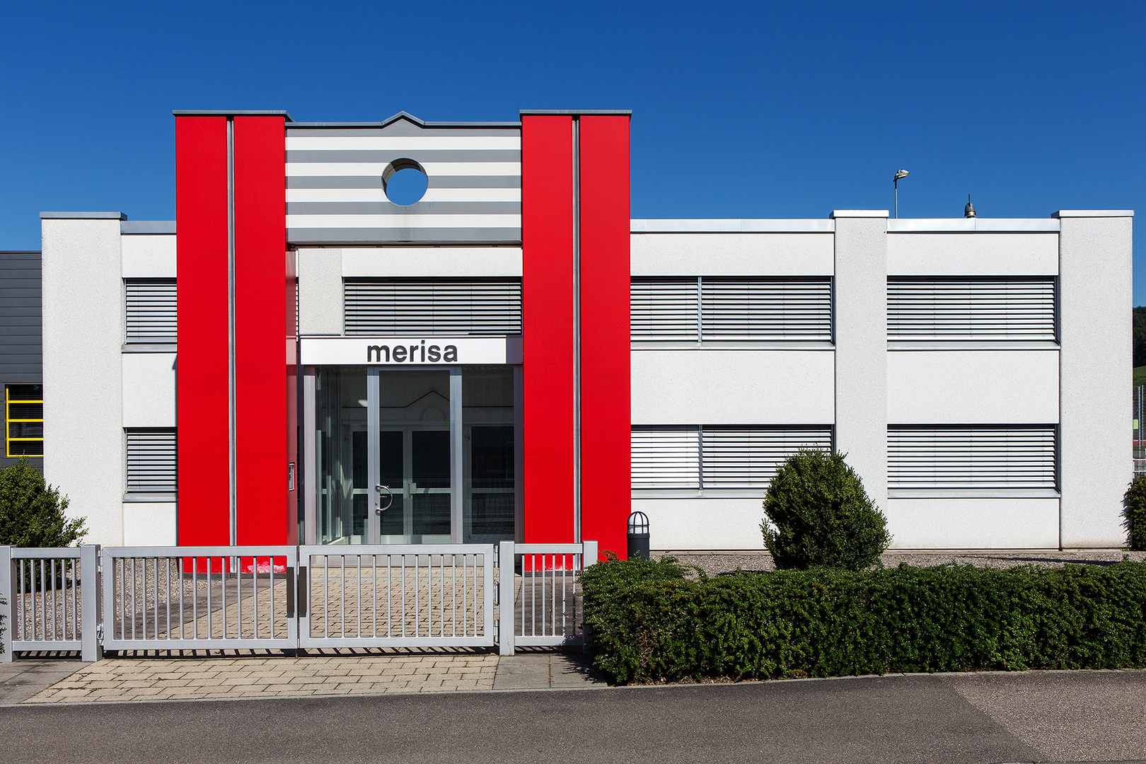 Merisa Foto & Bild | rot, schweiz, architektur Bilder auf fotocommunity