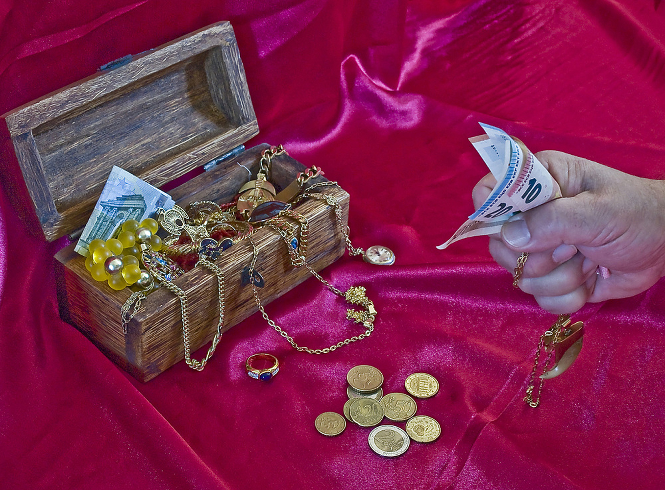 Mes billets,…mon or,… mes trésors… ! * photo et image | gold, geld ...