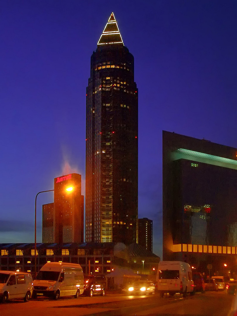 Messeturm Frankfurt Foto & Bild | architektur, architektur bei nacht ...