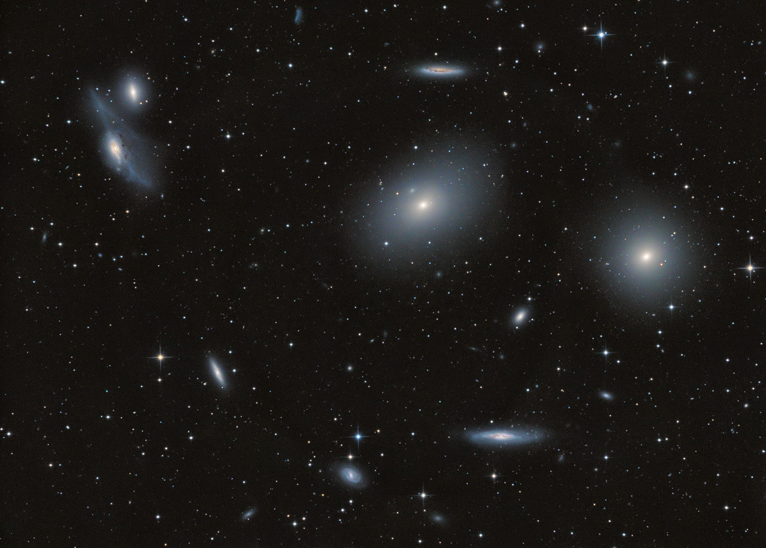 Messier 86 (Bildmitte) Foto & Bild | natur, nachthimmel, galaxien ...