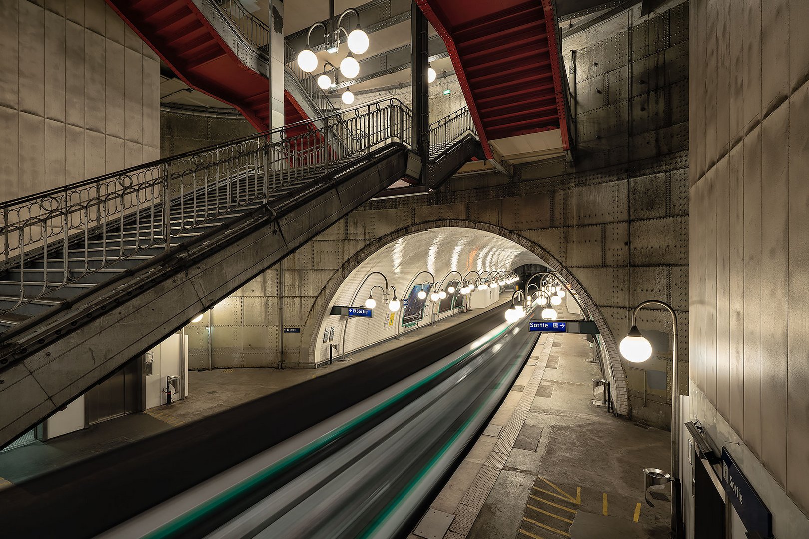 Metro Cité Foto & Bild | architektur, the underground, france Bilder ...
