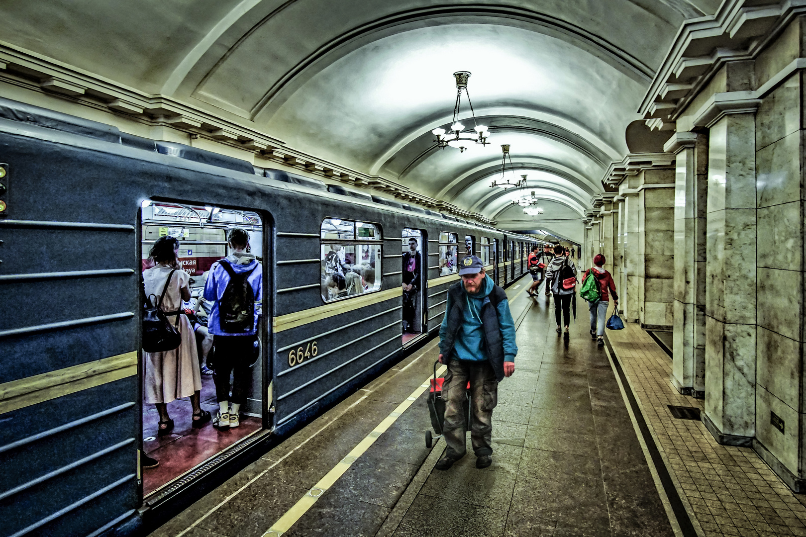 Metro Foto & Bild | streetfotografie mit menschen, city, street Bilder ...