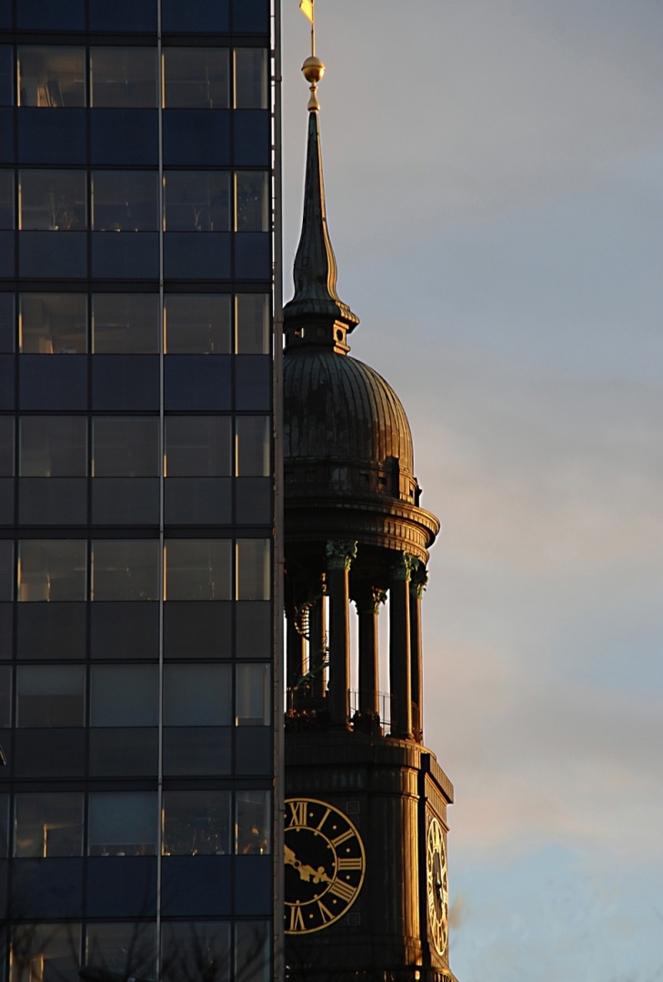 Michel halb und halb Foto & Bild | architektur, stadtlandschaft ...