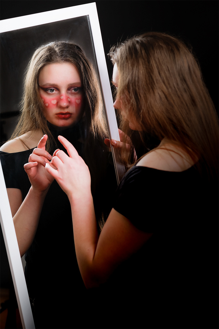Mirror, mirrow on the wall....... Foto & Bild | portrait, portrait frauen, studio Bilder auf ...