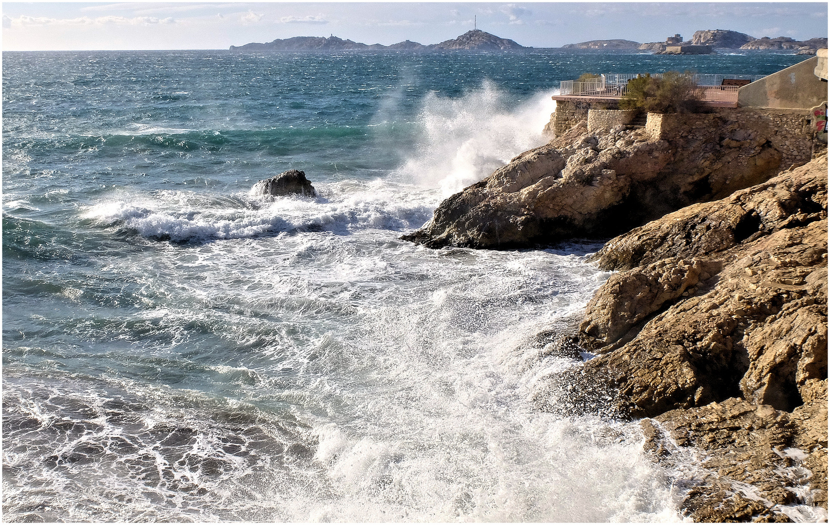 Mistral sur la ville (2) photo et image | europe, france, provence ...