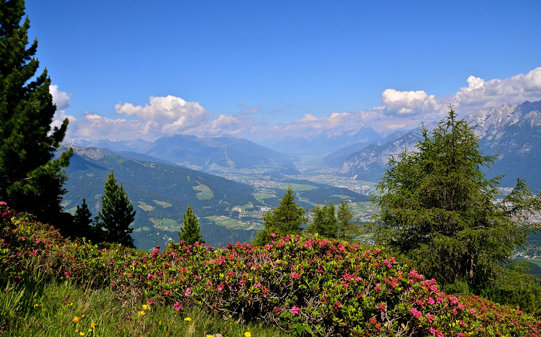 Mit dem Blick ins Inntal Foto & Bild | world, natur, österreich Bilder ...