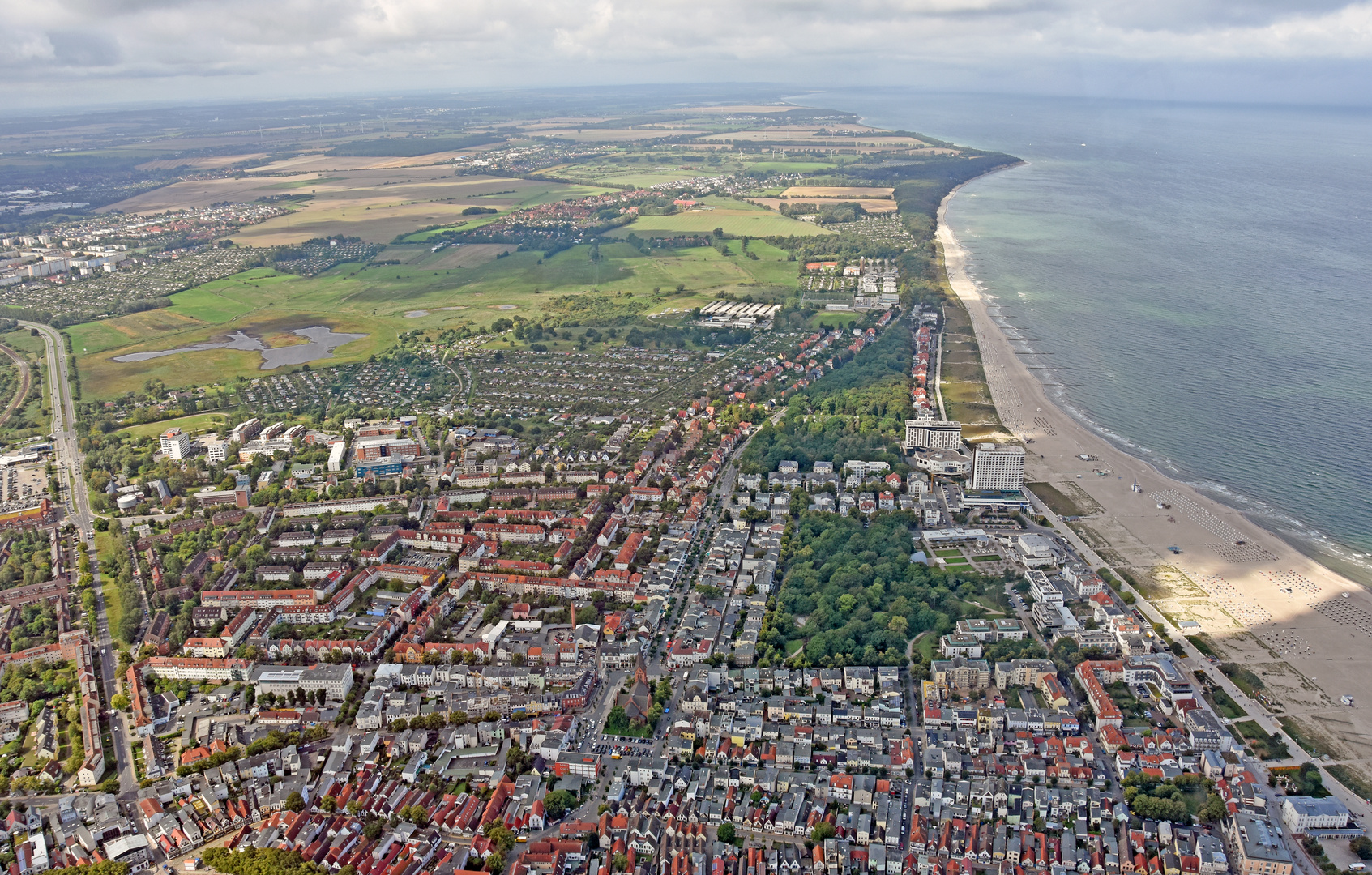 Mit dem Helikopter über Warnemünde Foto & Bild | world, ostsee, natur ...