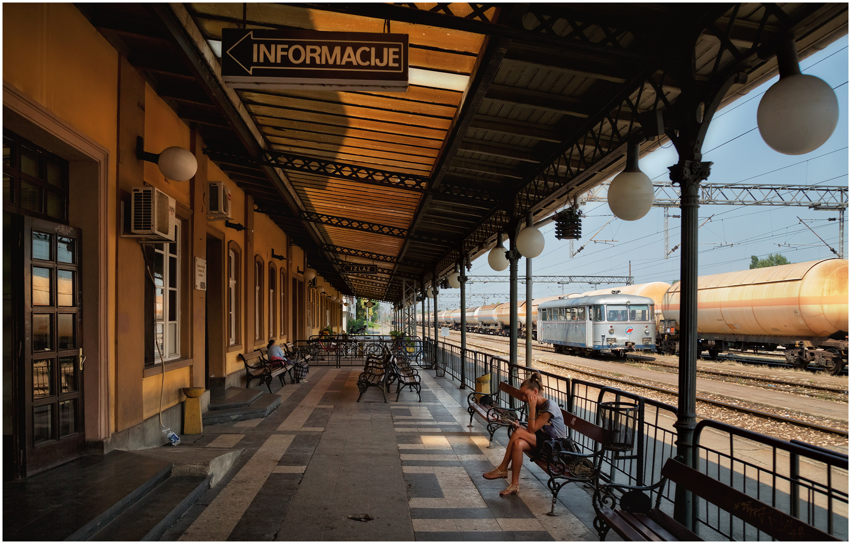 Mit dem Šinobus durch den Kukuruz I Foto & Bild | europe, balkans, streetfotografie mit menschen ...