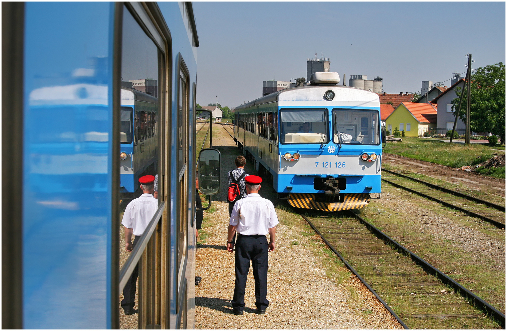 Mit dem Schnellzug durch die Hecke CCCXXX Foto & Bild | europe, balkans, projekte Bilder auf ...