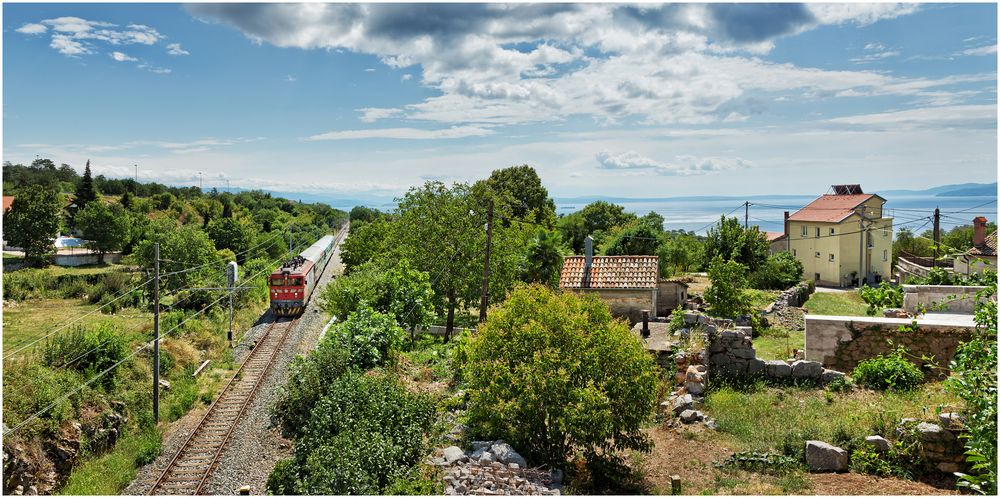 Mit dem Schnellzug durch die Hecke DCCCLXIV Foto & Bild | europe, balkans, panorama Bilder auf ...