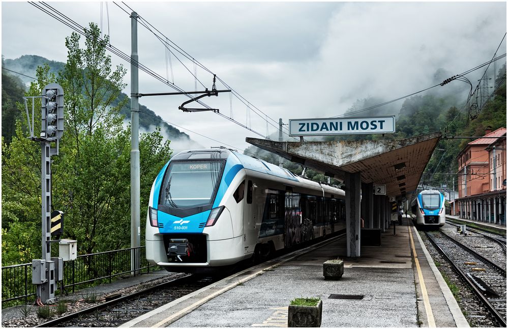 Mit dem Schnellzug durch die Hecke DCCCLXXIII Foto & Bild | architektur, europe, balkans Bilder ...