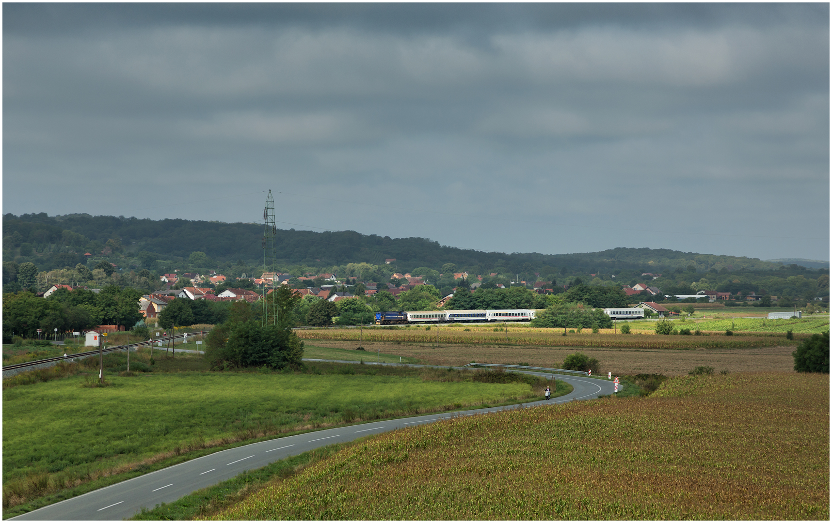 Mit dem Schnellzug durch die Hecke DCCCLXXXIII Foto & Bild | europe, balkans, croatia Bilder auf ...
