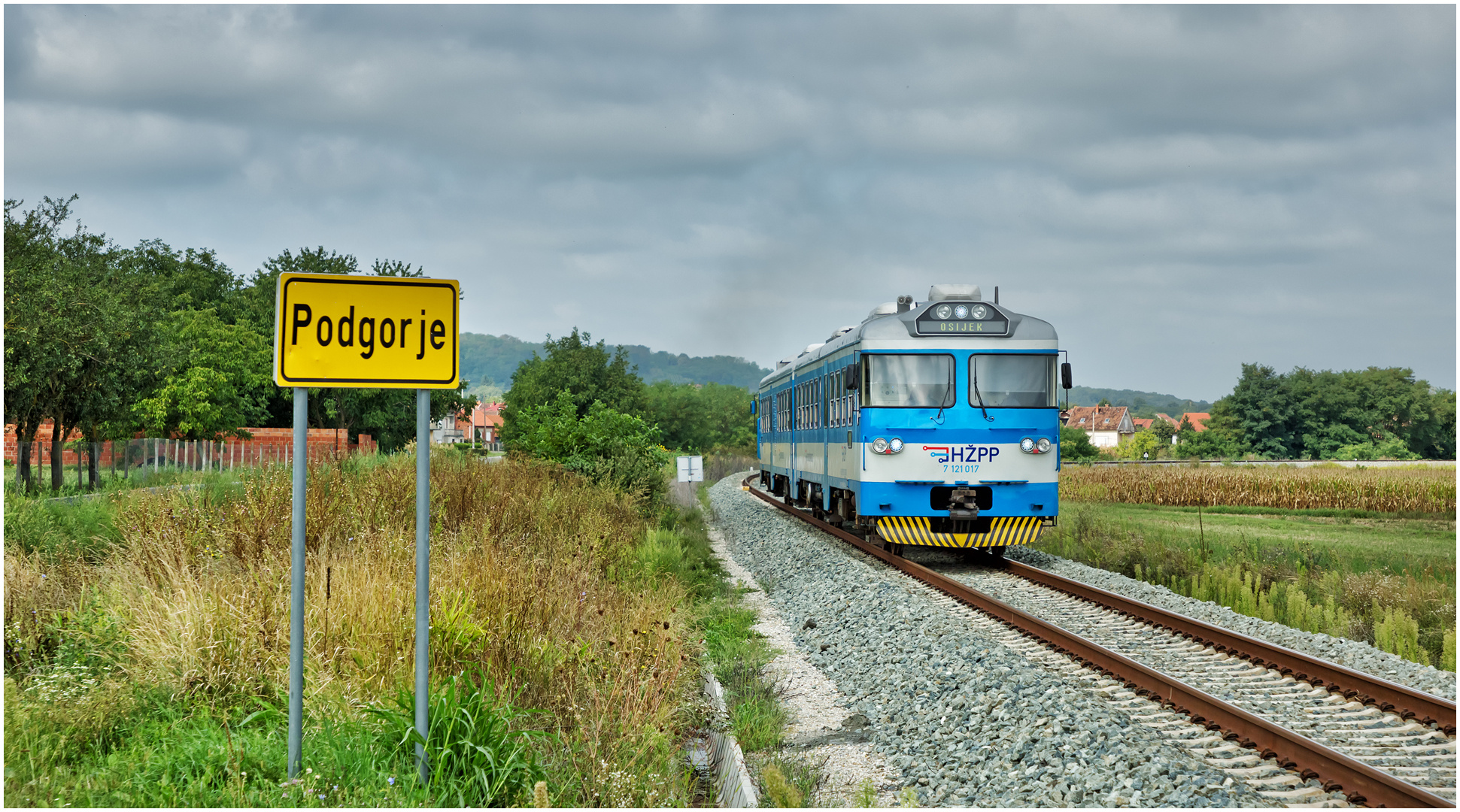 Mit dem Schnellzug durch die Hecke DCCCLXXXIX Foto & Bild | europe, balkans, croatia Bilder auf ...