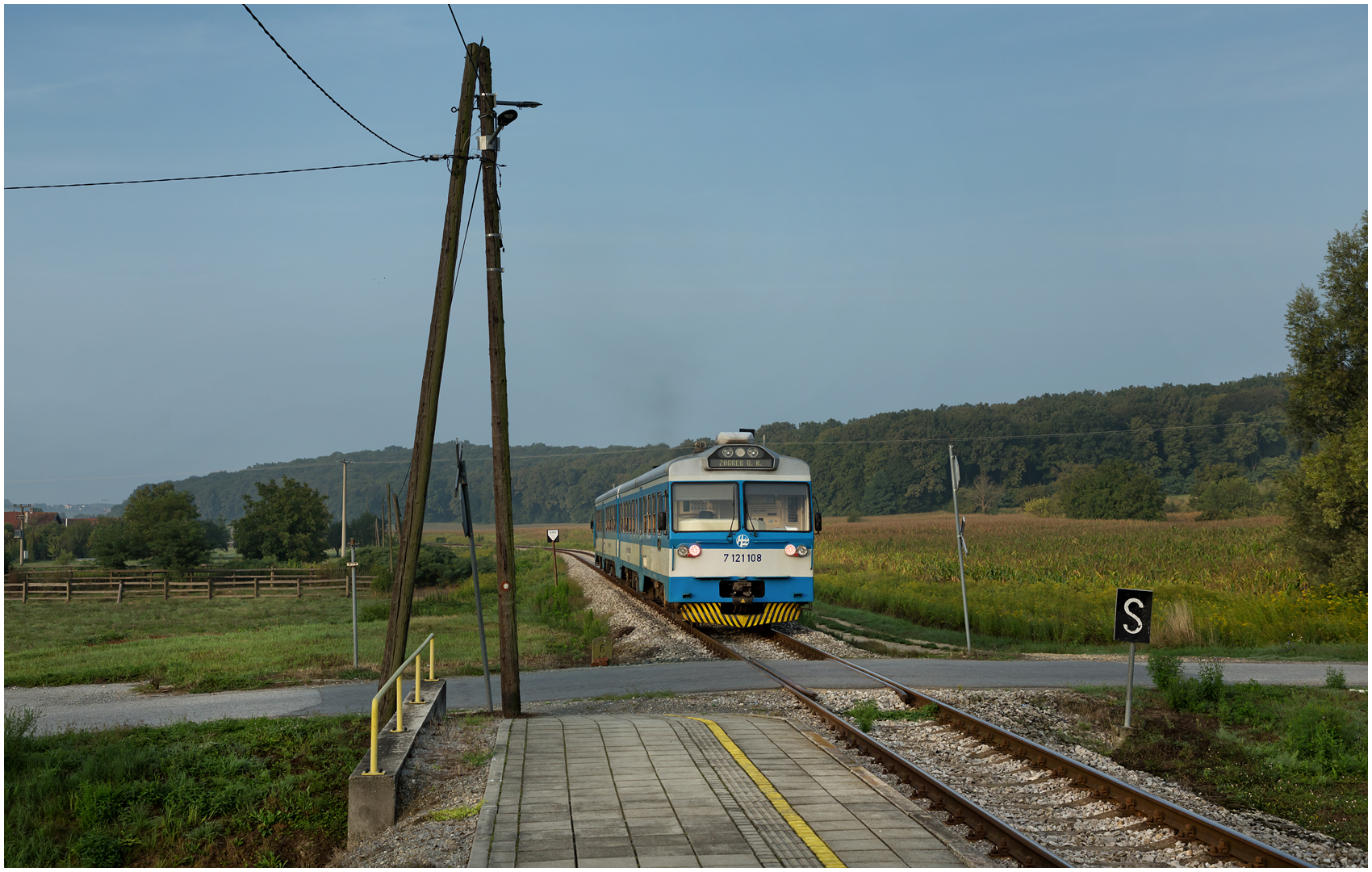Mit dem Schnellzug durch die Hecke DCCCXCIII Foto & Bild | europe, balkans, croatia Bilder auf ...
