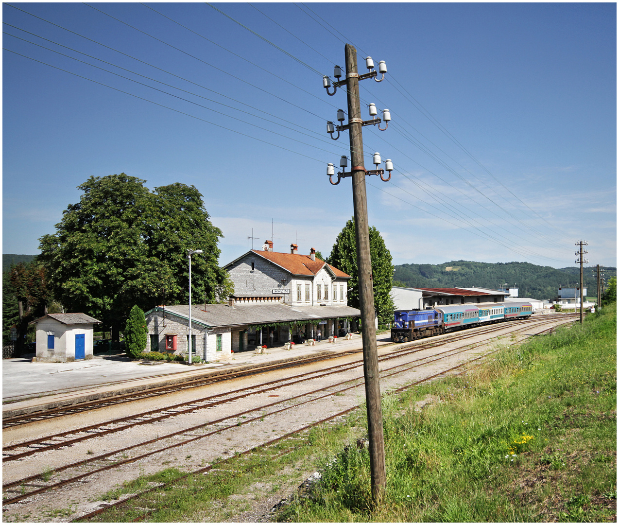 Mit dem Schnellzug durch die Hecke DXXX Foto & Bild | europe, balkans, croatia Bilder auf ...
