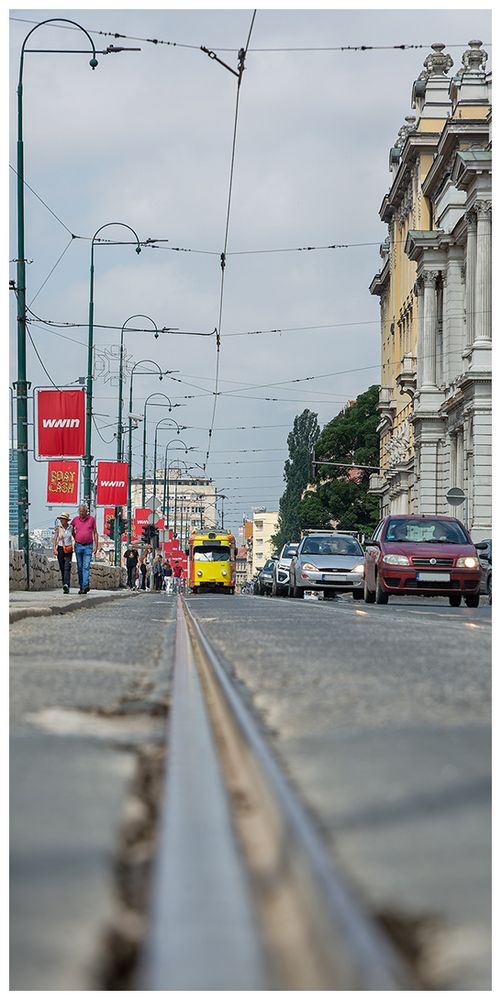 Mit dem Schnellzug zur Lagune I Foto & Bild | europe, balkans, streetfotografie mit menschen ...
