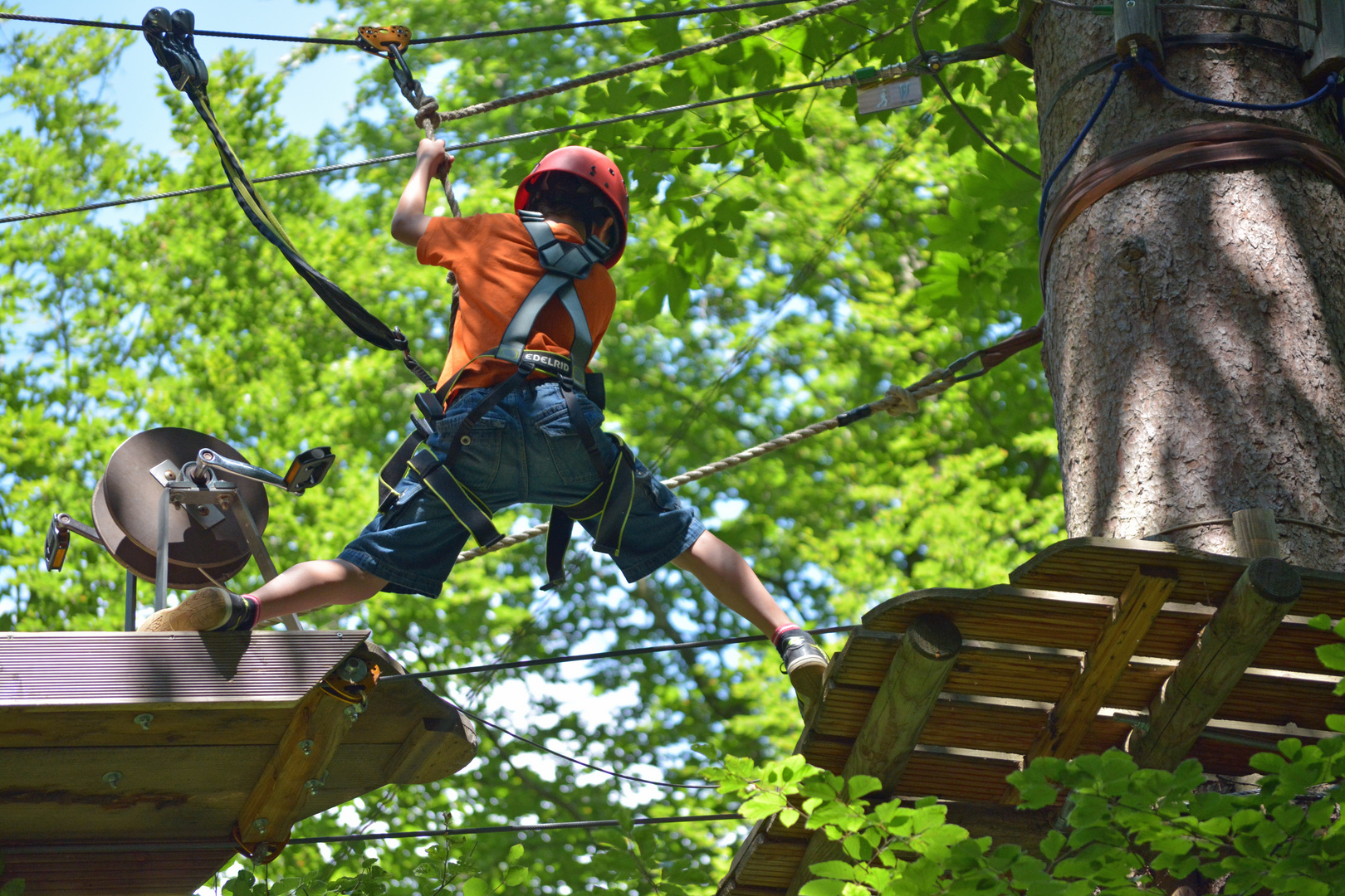 ...mit dem Tretboot zu neuen Ufern in ca.12 Meter Höhe Foto & Bild ...