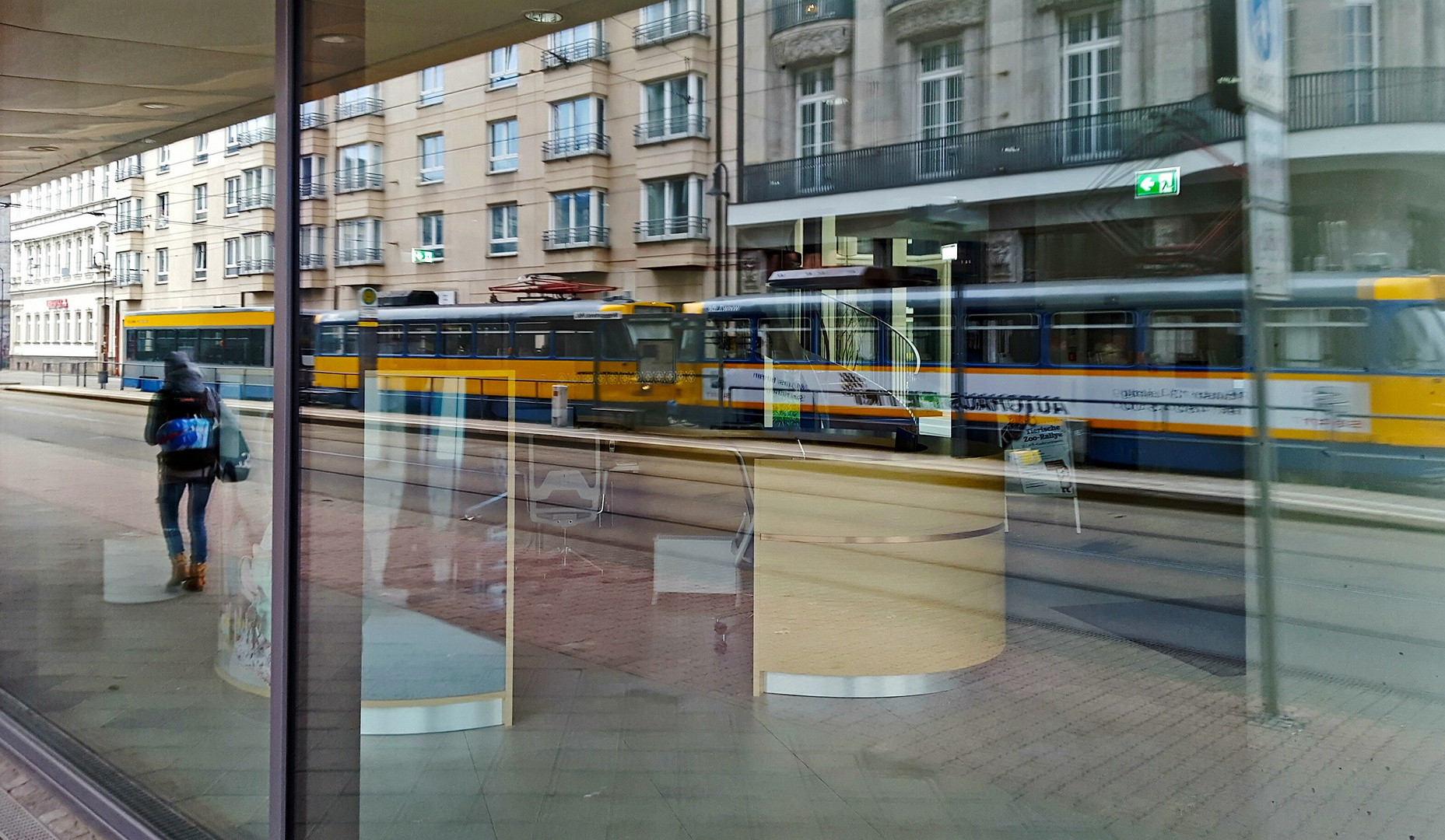 Mit der Tram direkt ins Büro Foto & Bild | street, leipzig, architektur ...