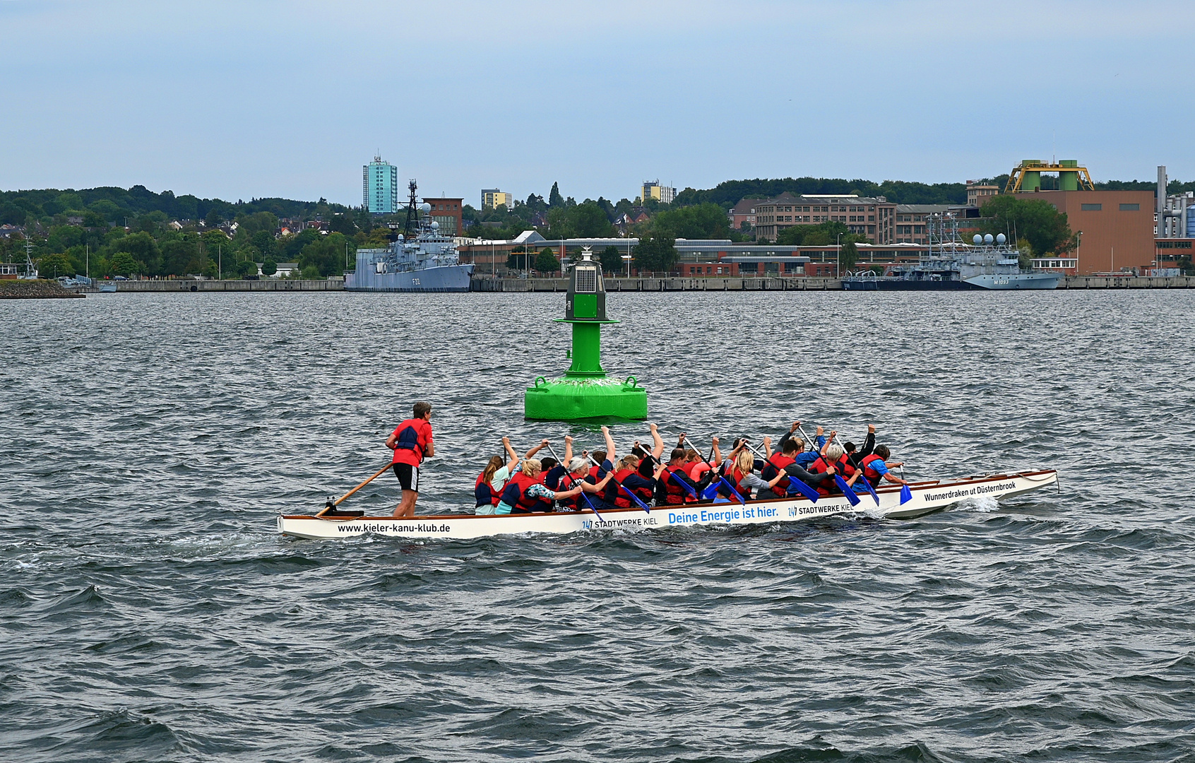 Mit Muskelkraft durch den Kieler Hafen Foto & Bild | sport, deutschland ...