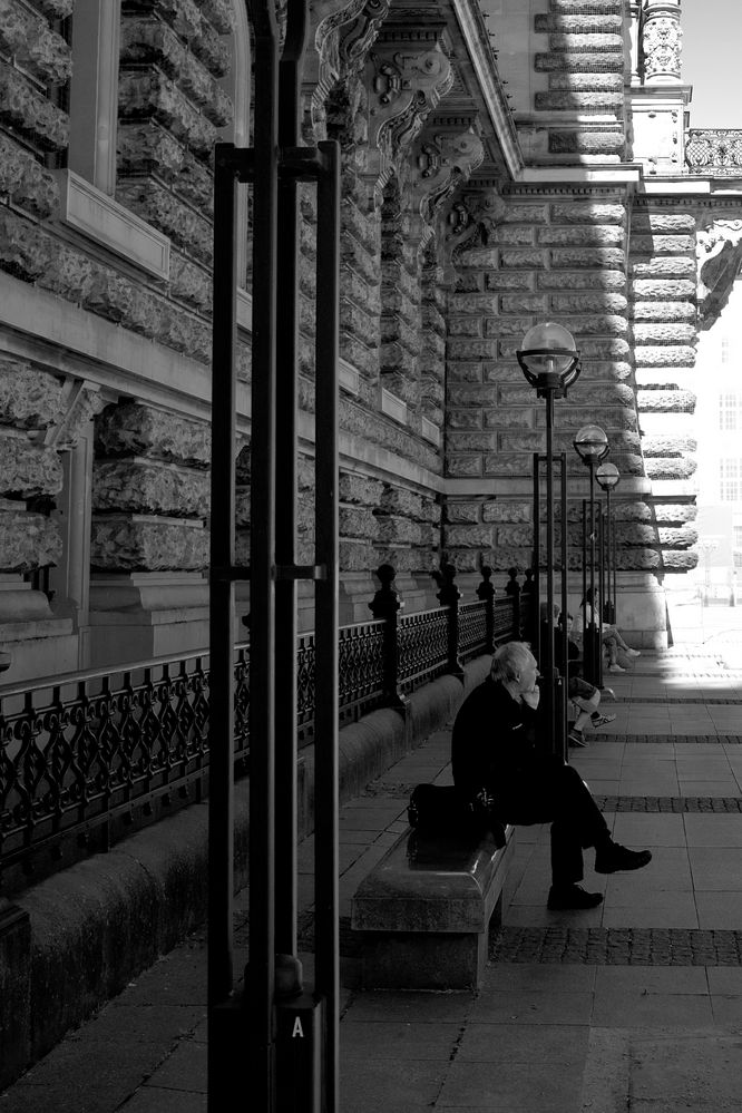 Mittagspause, Füße hoch Foto & Bild | architektur, streetfotografie mit menschen ...