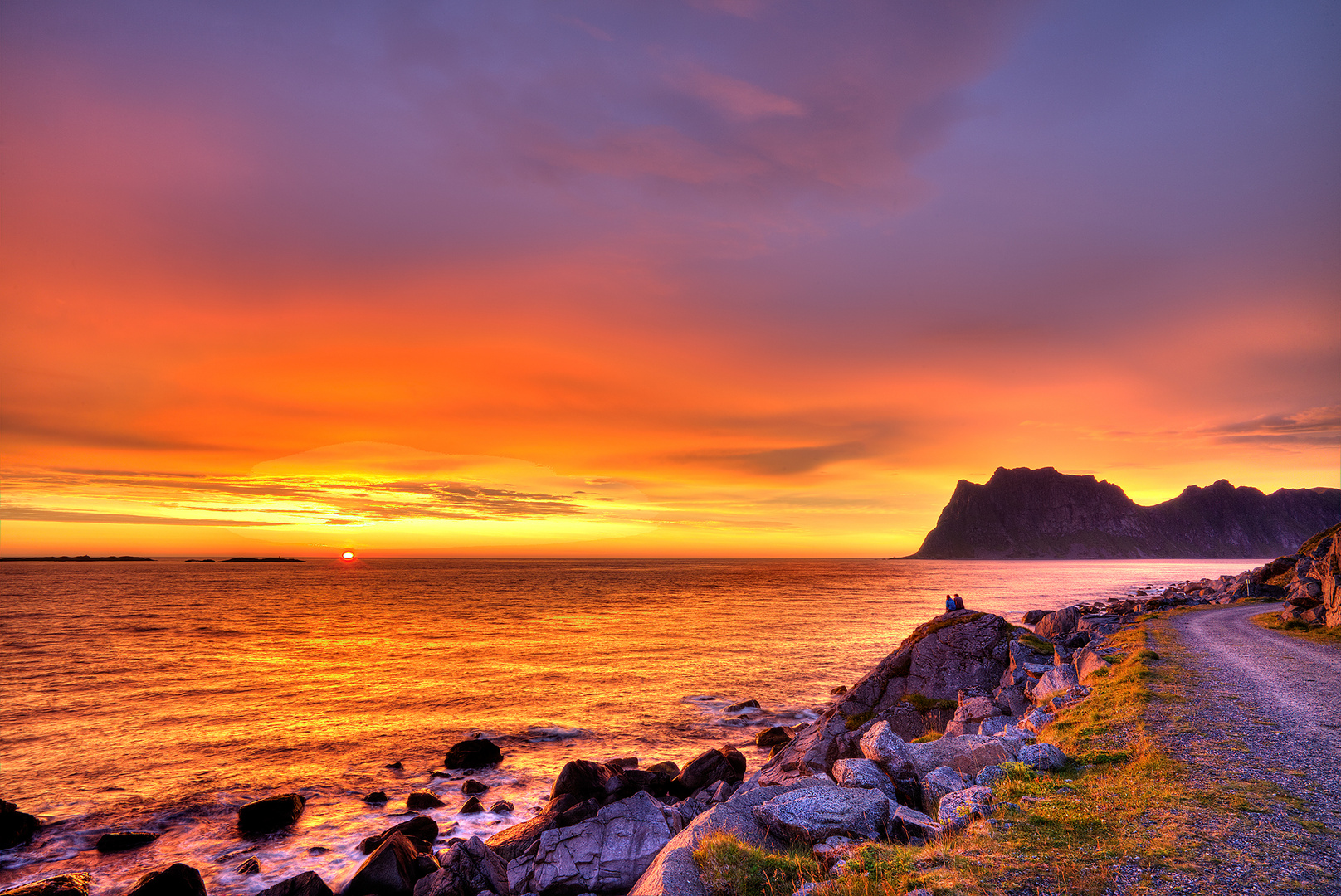 Mitternacht bei Haukland (Lofoten) Foto & Bild | europe, scandinavia ...