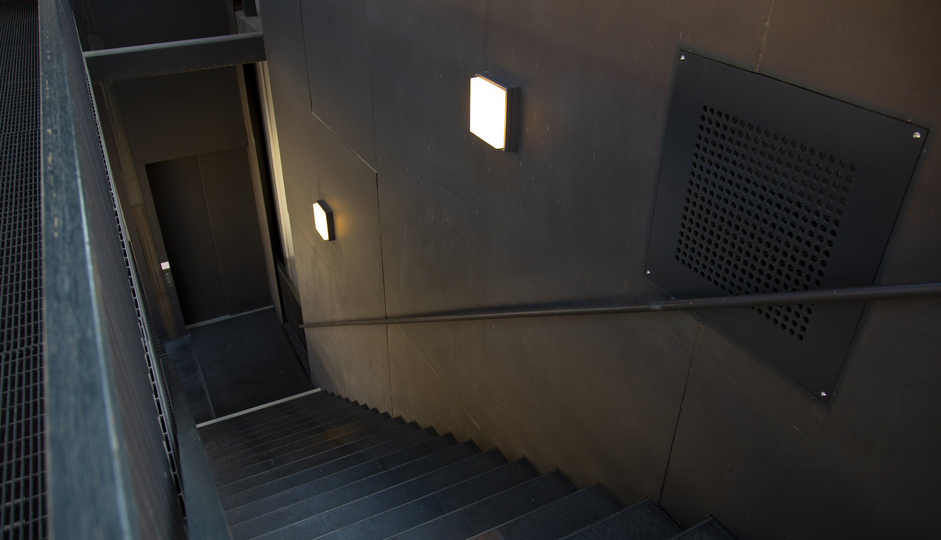 MMKK in Klagenfurt Foto & Bild | world, schwarz, österreich Bilder auf ...