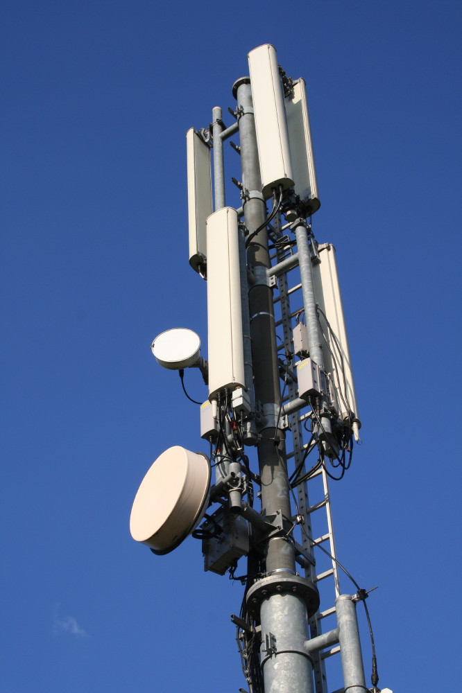 Mobilfunk Basisstation - Antennenmast Foto & Bild | technik, motive ...